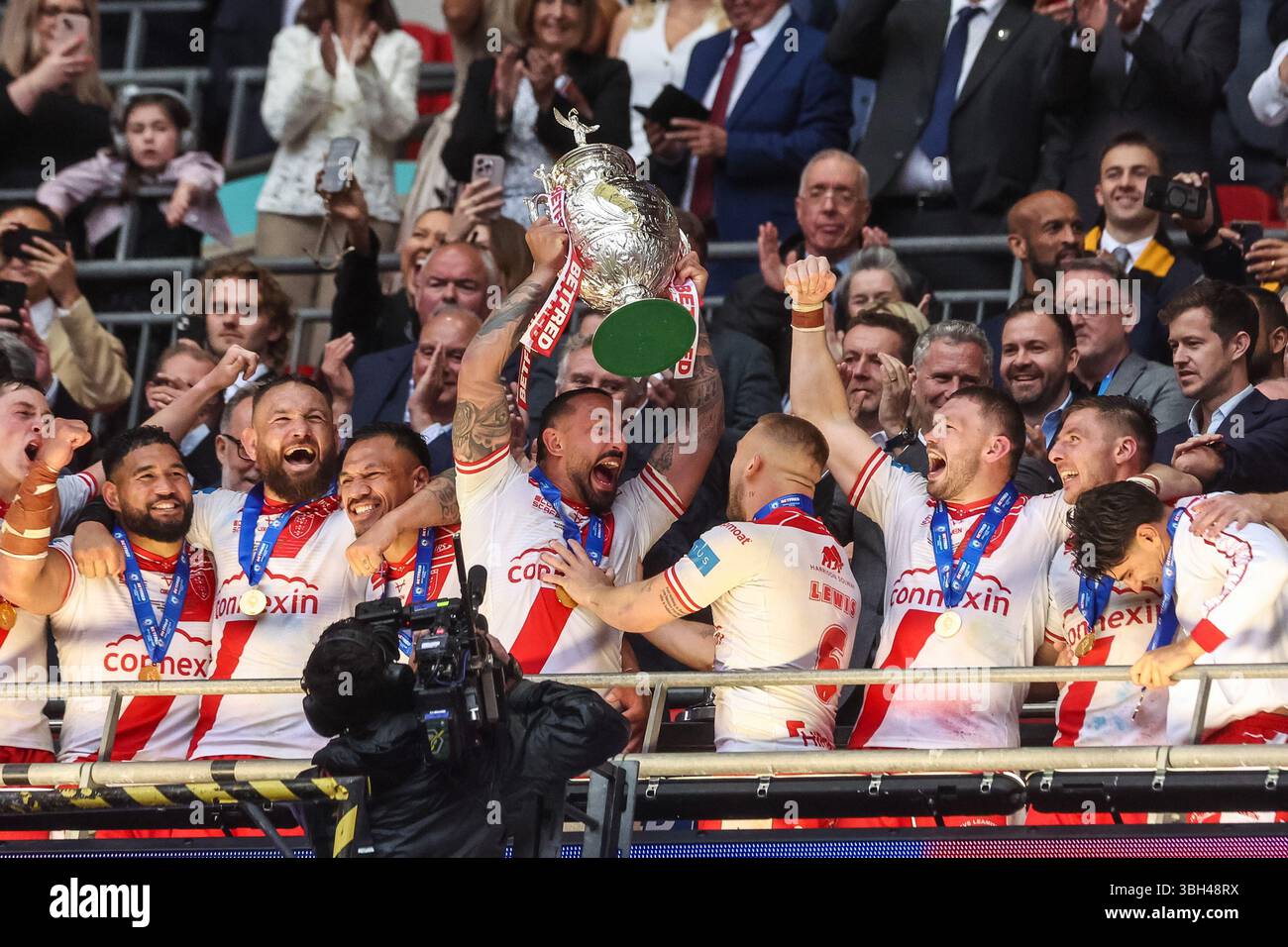 Elliot Minchella of Hull KR lists the Challenge Cup during the Betfred ...