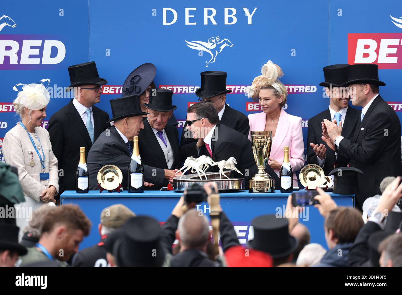 Betfred founder and chairman Fred Done (centre) shake hands with ...