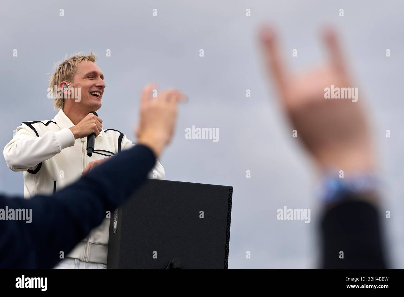 07 June 2025, Rhineland-Palatinate, Nürburg: Felix Kummer, frontman of ...