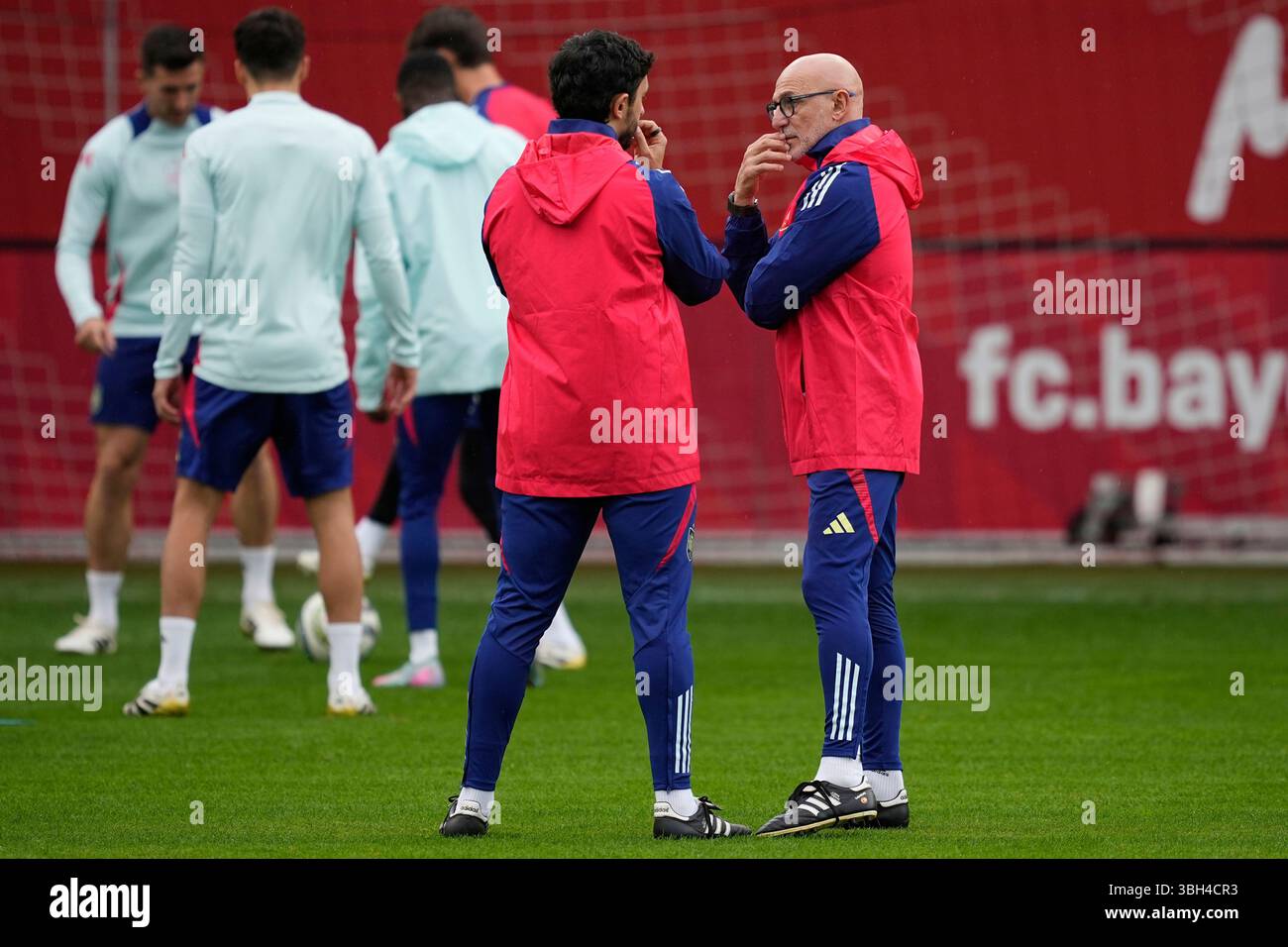 Spain's head coach Luis de la Fuente, right, talks to an assistant ...