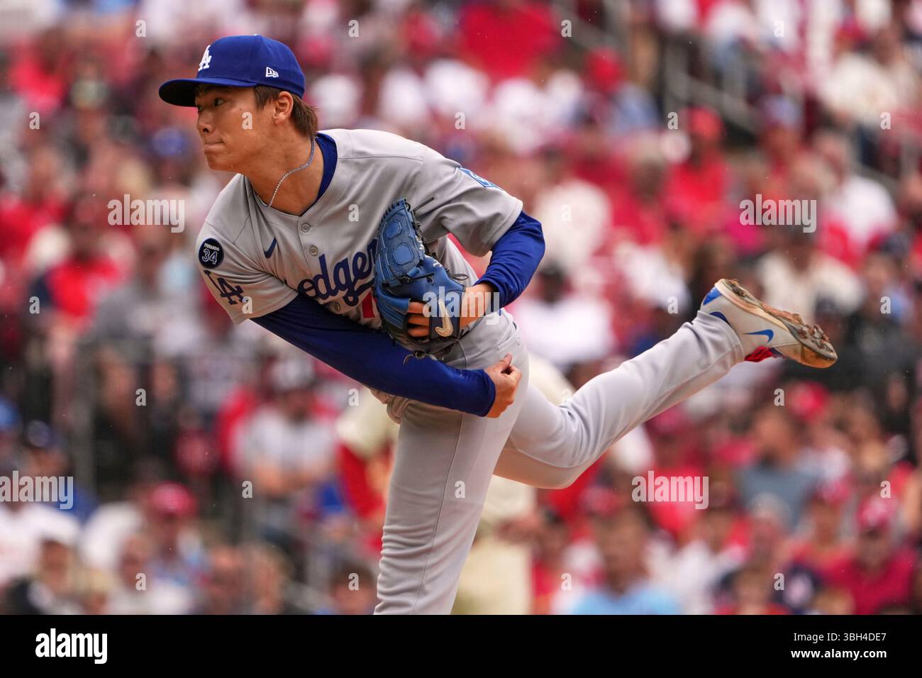 Los Angeles Dodgers starting pitcher Yoshinobu Yamamoto throws during ...