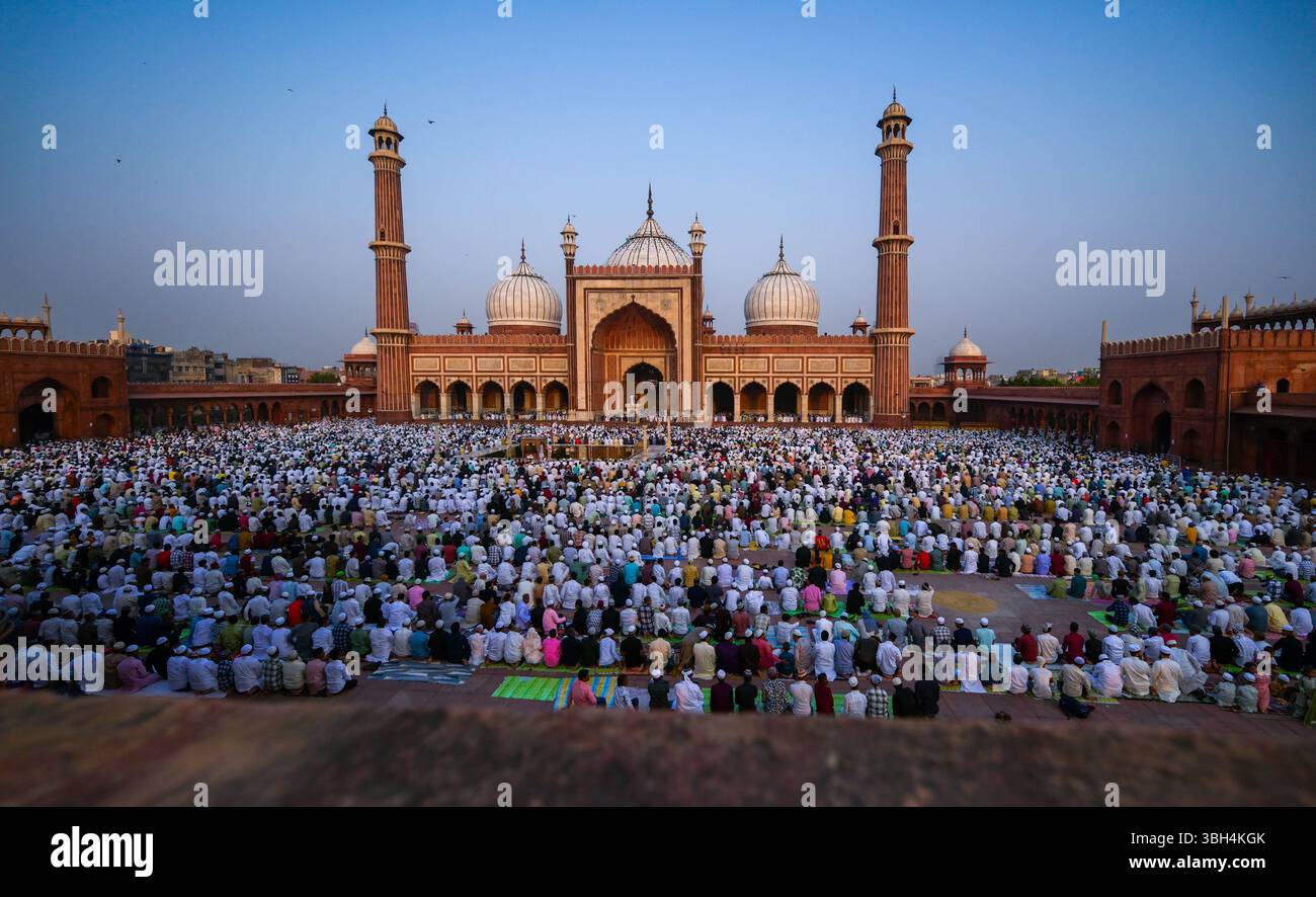 NEW DELHI, INDIA - JUNE 7: Muslims offering prayers at Jama Masjid on ...