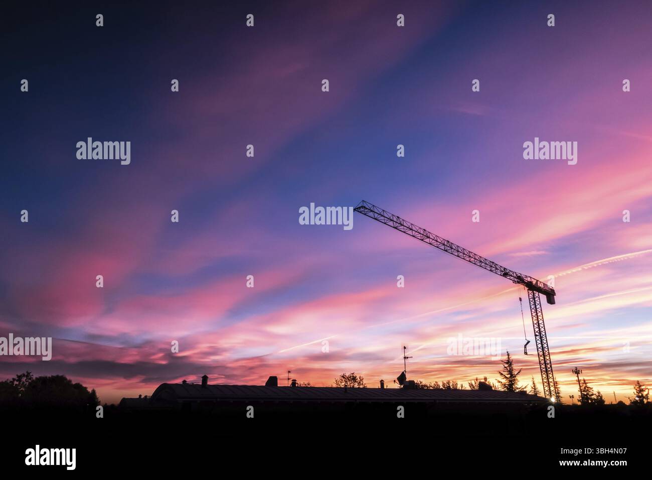 Construction crane over sunset hi-res stock photography and images - Alamy