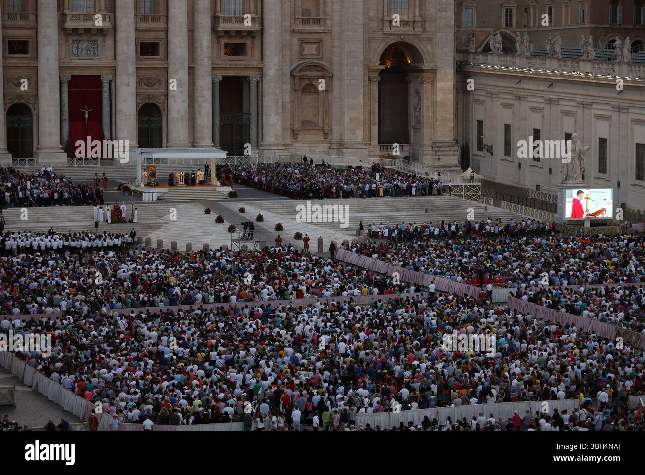 Vatican City, Italy June 7, 2025: Panoramic views of the square with ...
