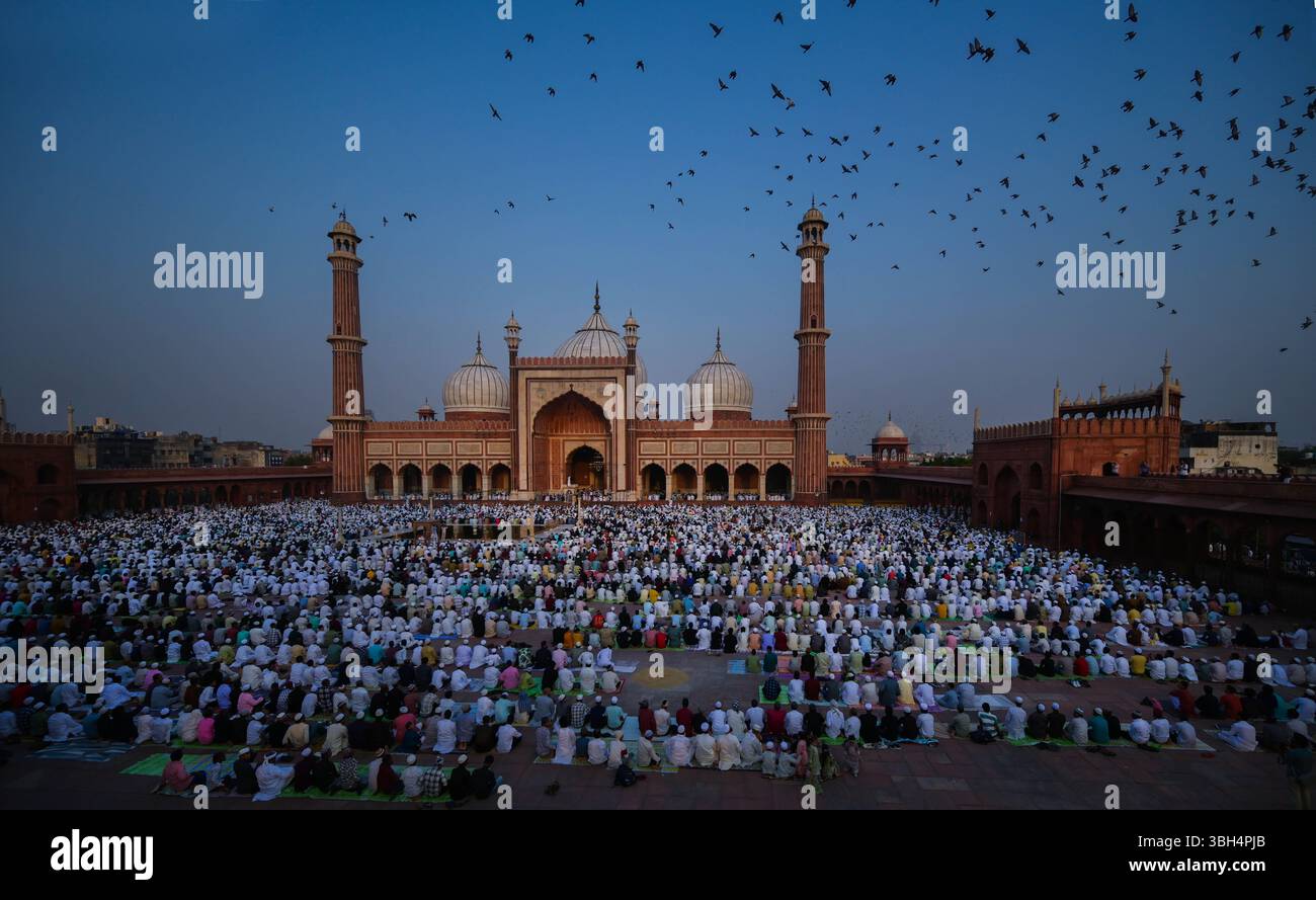NEW DELHI, INDIA - JUNE 7: Muslims offering prayers at Jama Masjid on ...