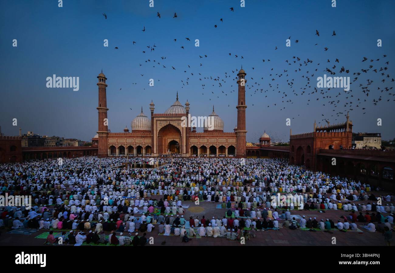 NEW DELHI, INDIA - JUNE 7: Muslims offering prayers at Jama Masjid on ...