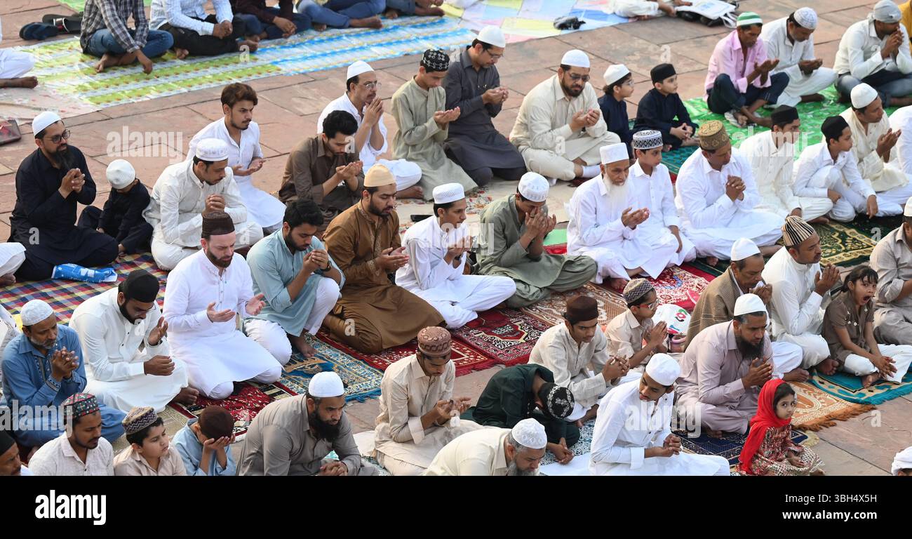 NEW DELHI, INDIA - JUNE 7: Muslims offer prayer (namaz) at the historic ...
