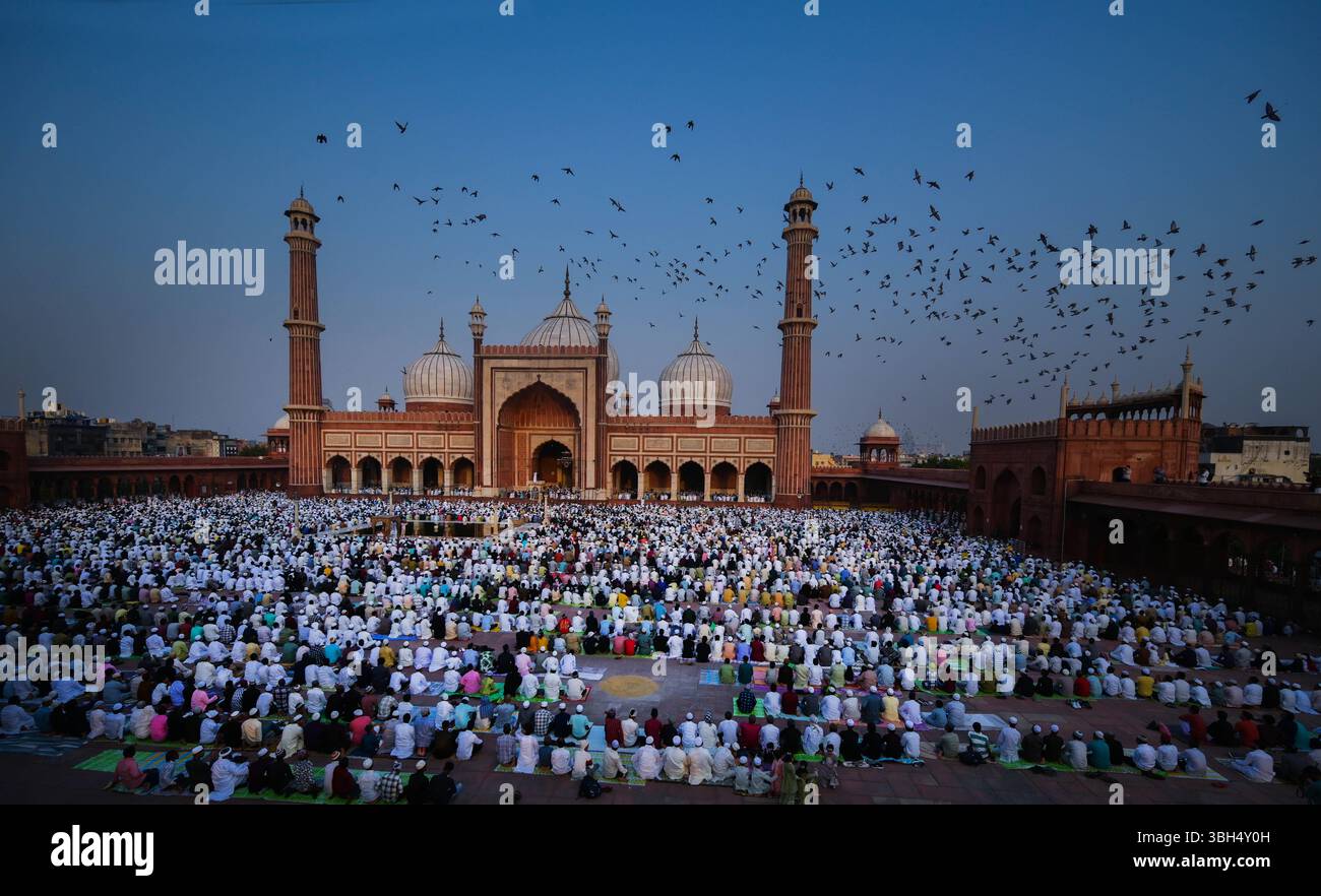 NEW DELHI, INDIA - JUNE 7: Muslims offering prayers at Jama Masjid on ...