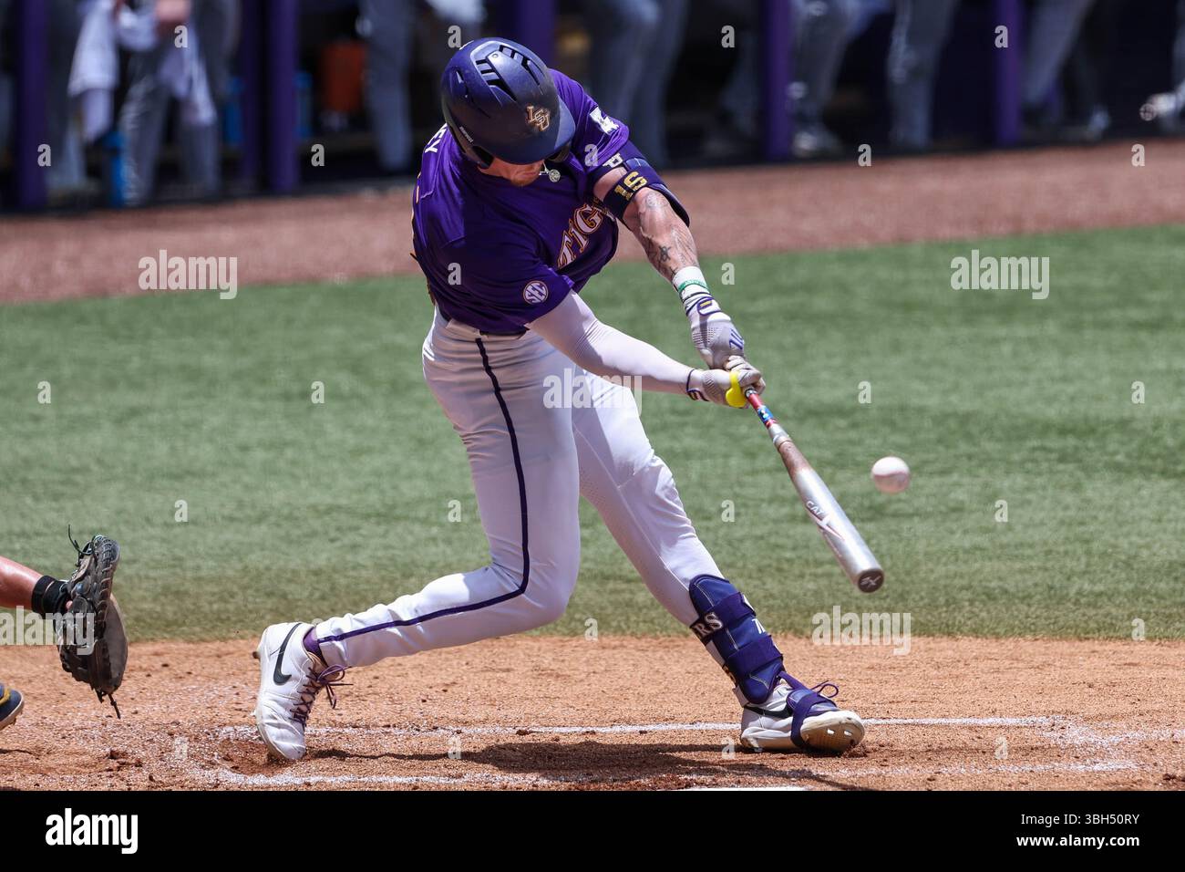 Baton Rouge, LA, USA. 7th June, 2025. LSU's Ethan Frey (16) tries for a ...