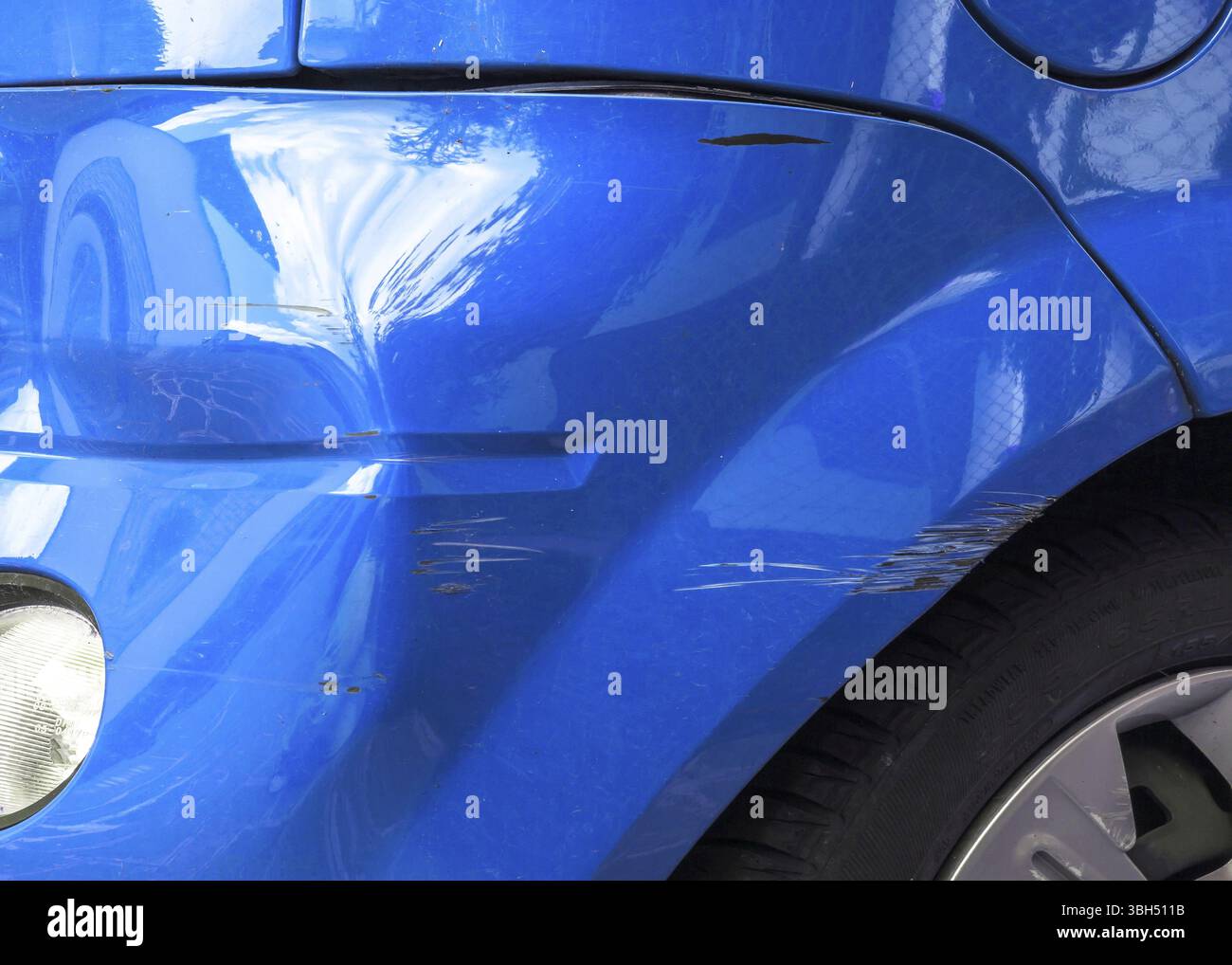 Close up car body dent hi-res stock photography and images - Alamy