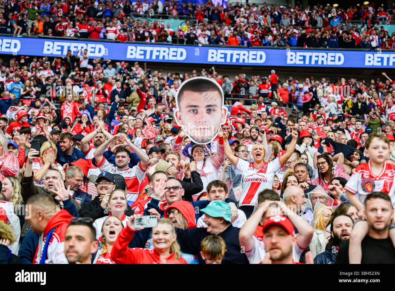 LONDON, UNITED KINGDOM. June 07: during Betfred Challenge Cup Final Warrington Wolves vs Hull KR ...