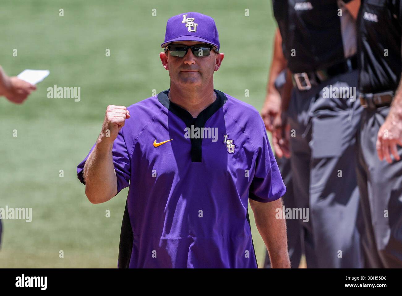 Baton Rouge, LA, USA. 7th June, 2025. LSU Head Coach Jay Johnson gives ...