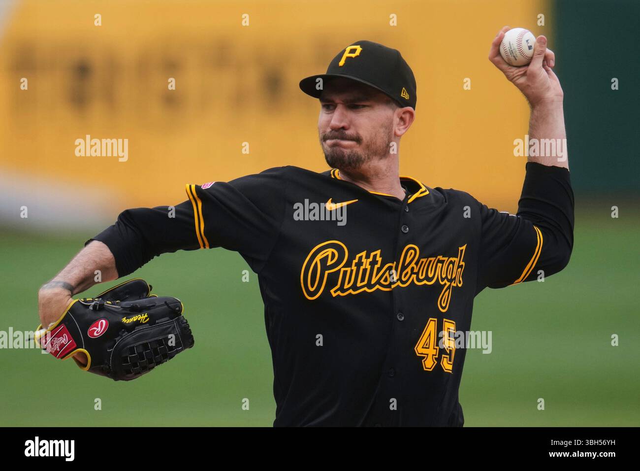 Pittsburgh Pirates pitcher Andrew Heaney delivers during the first ...