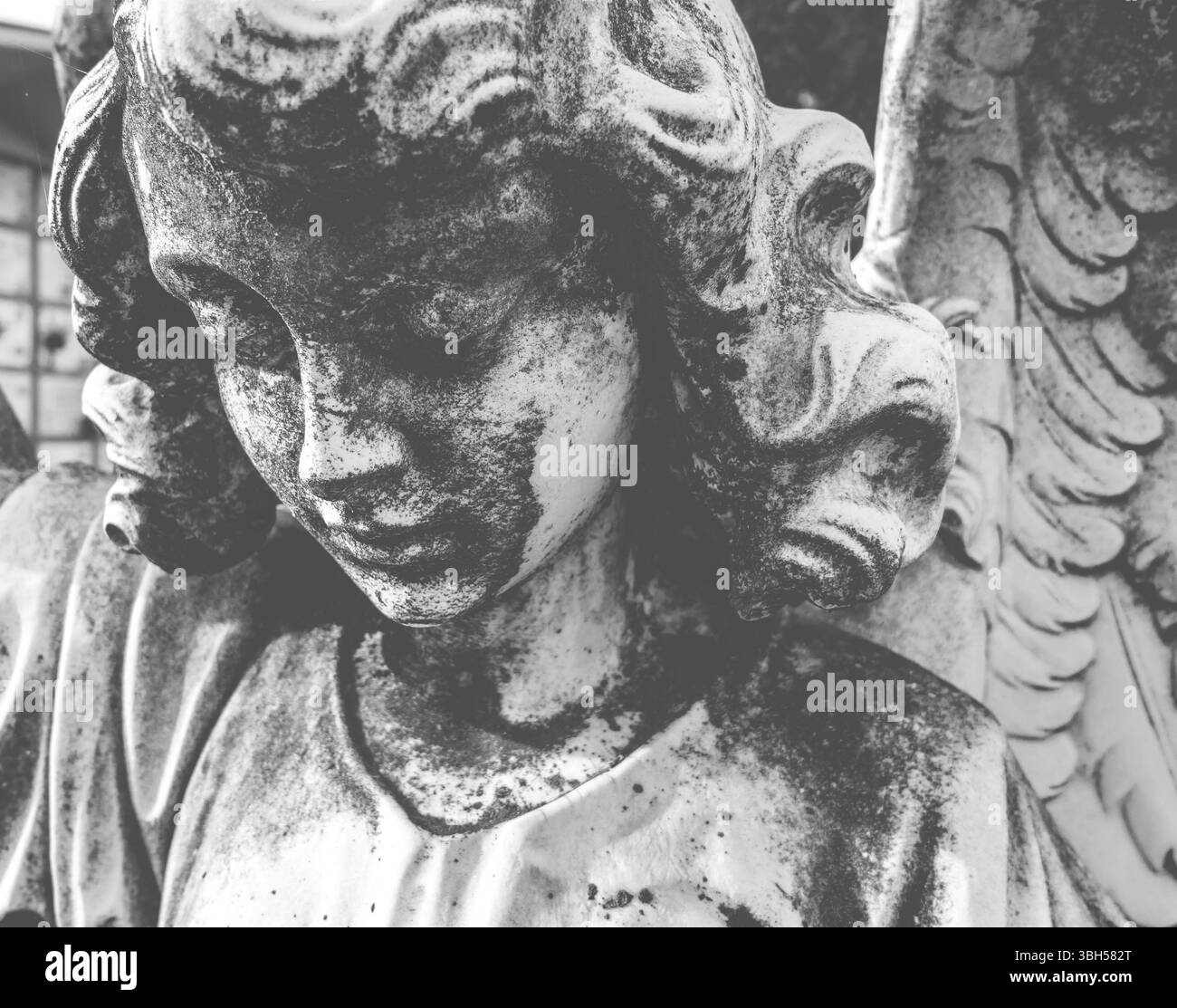 Scary statue hi-res stock photography and images - Alamy