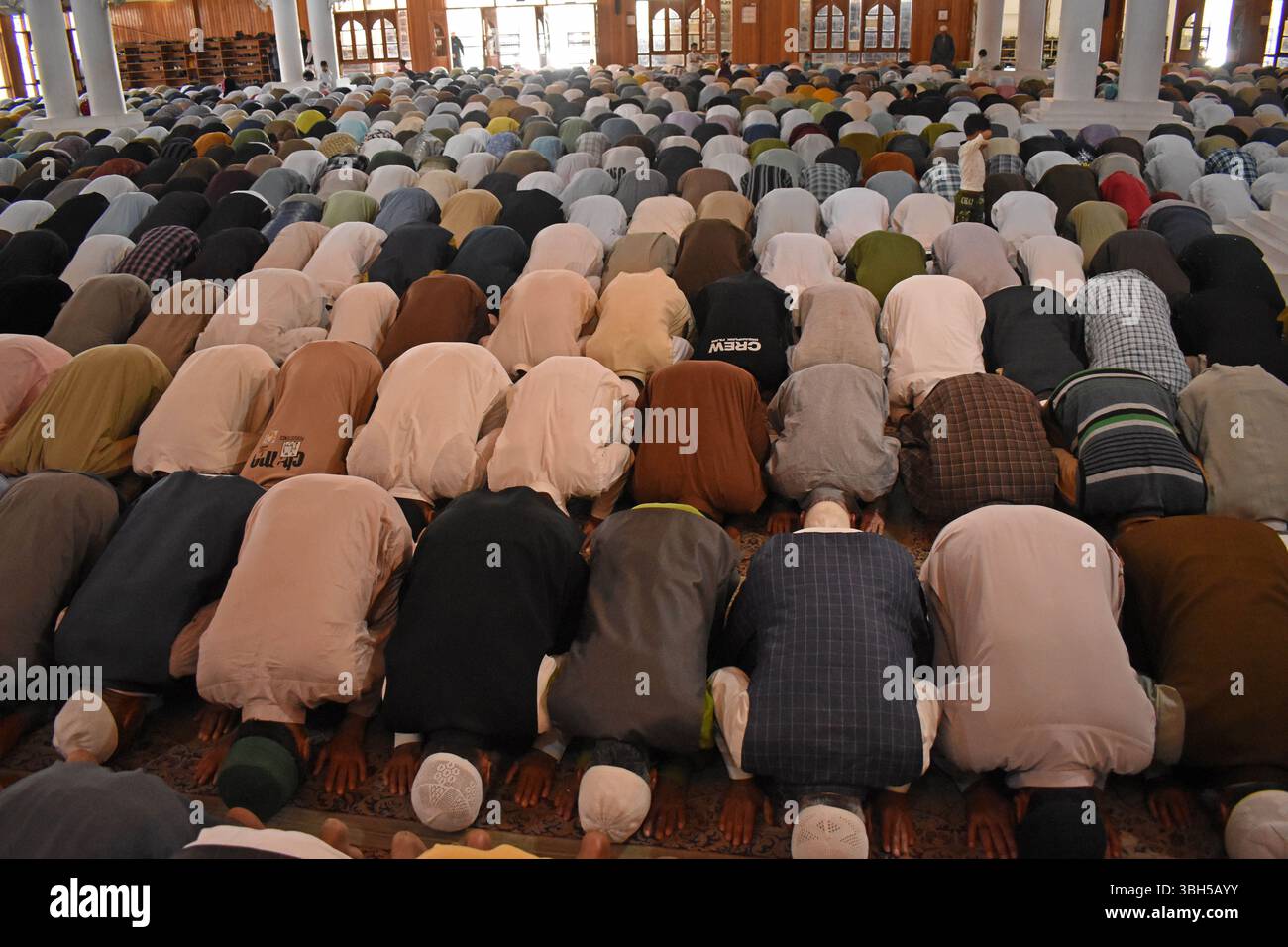 Srinagar, India. 07th June, 2025. Devotees pray during the Eid ul-Adha ...