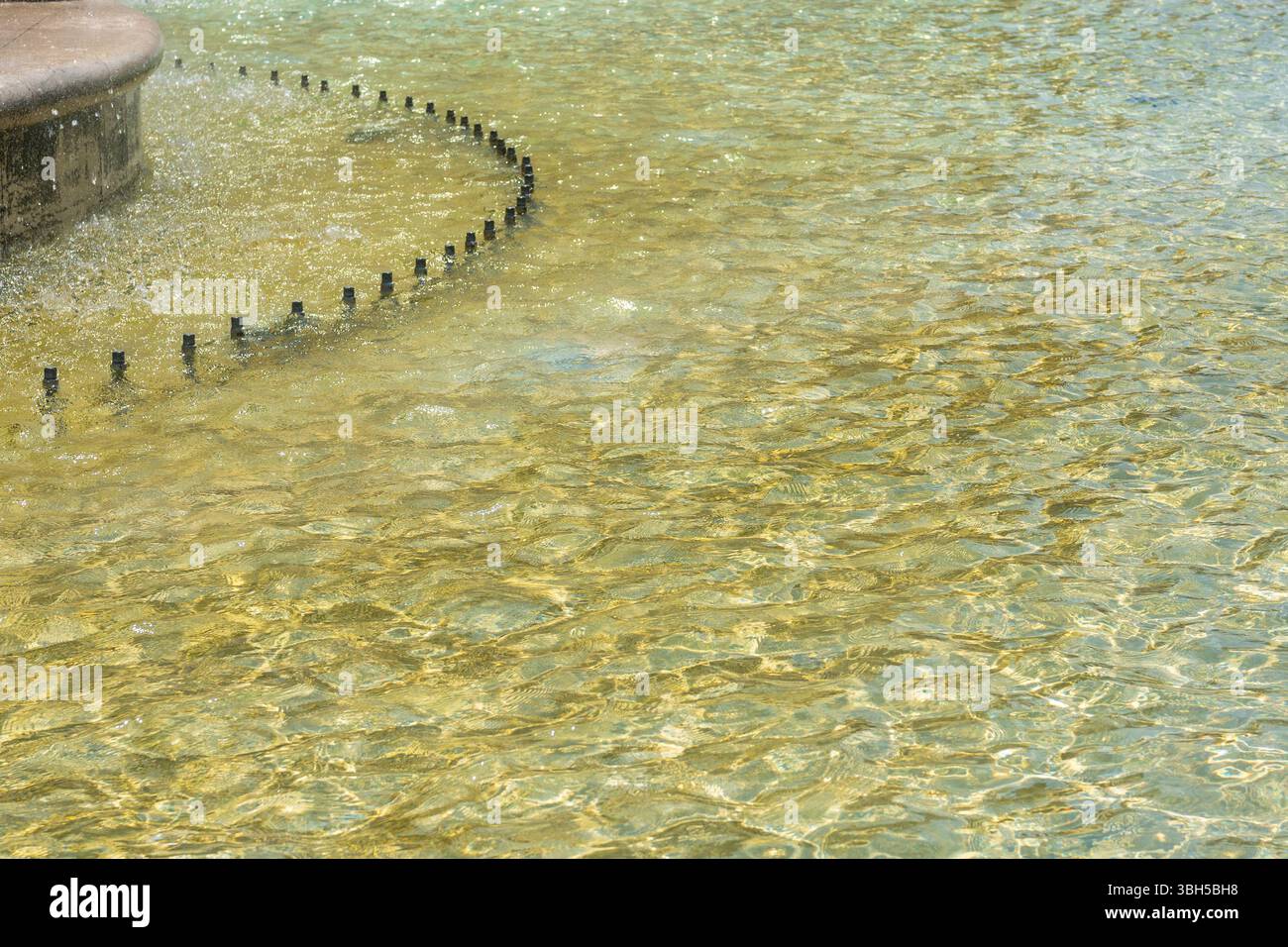 Curved Water Flow. City Fountain Stock Photo - Alamy