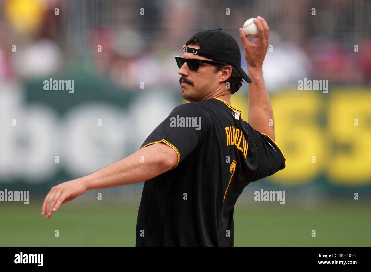 Pittsburgh Steelers quarterback Mason Rudolph throws out a ceremonial ...