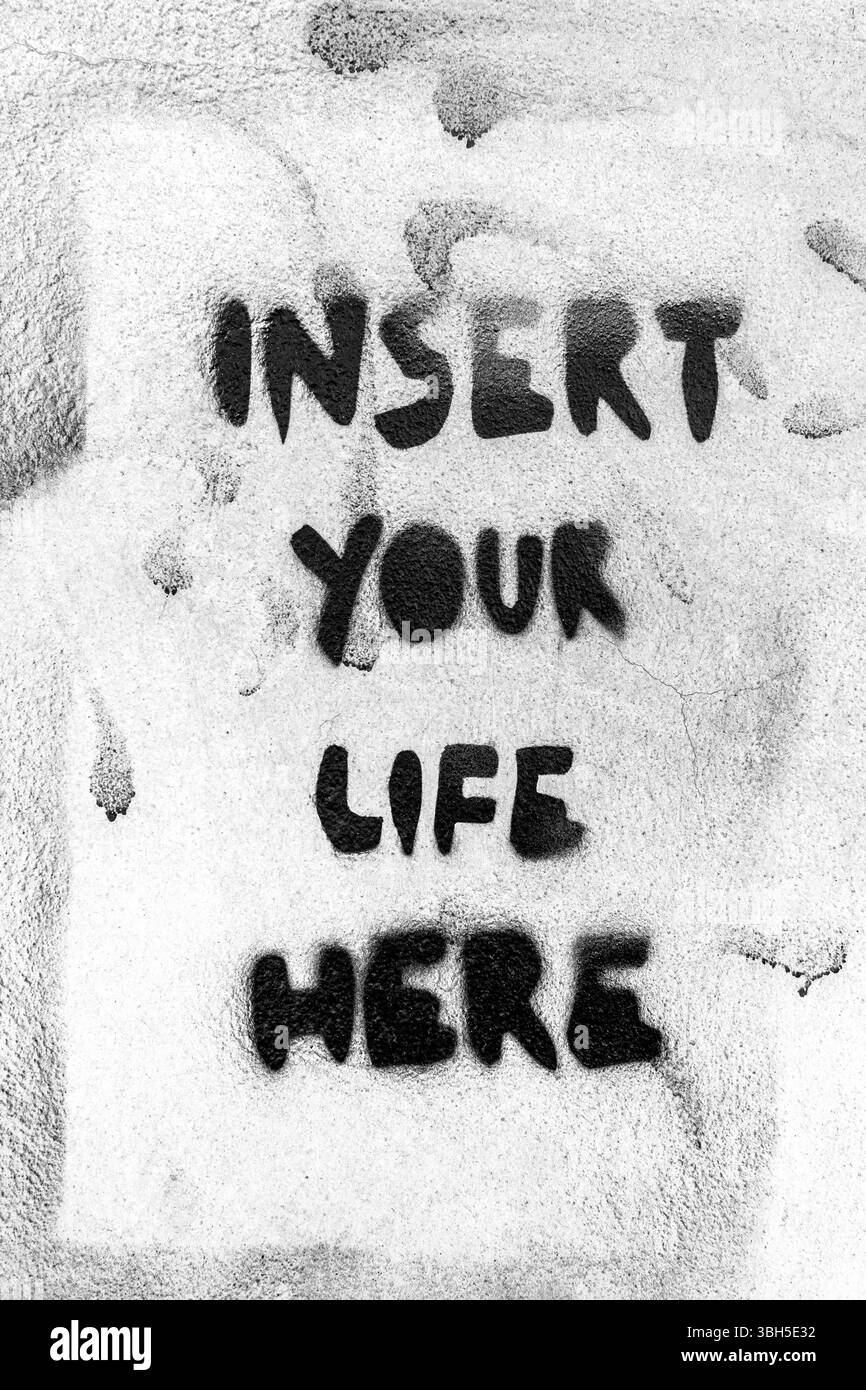 Message Insert your life here on wall with grungy frame. Grunge wall ...