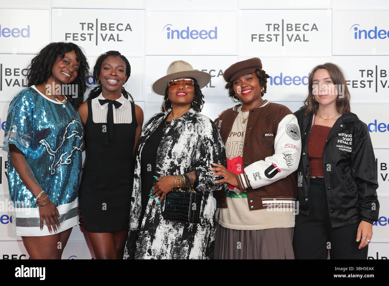 NEW YORK, NEW YORK - JUNE 06: Mary Pryor, Cast Members and Mara ...