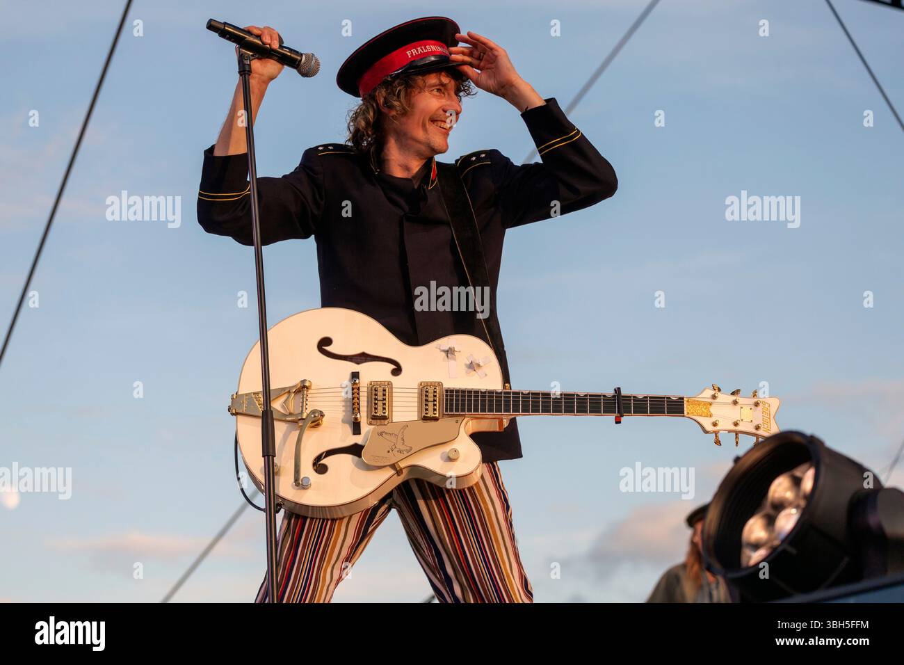 Gothenburg, Sweden. 7th Jun 2025. Håkan Hellström during the concert at Ullevi Stadium. Credit ...