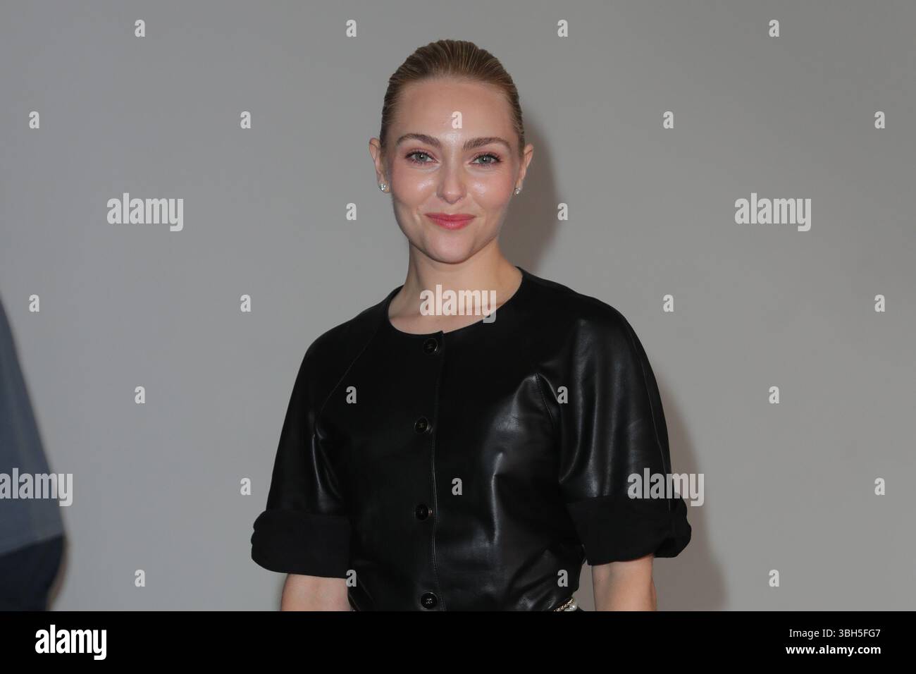 NEW YORK, NEW YORK - JUNE 06: American actress and model AnnaSophia ...