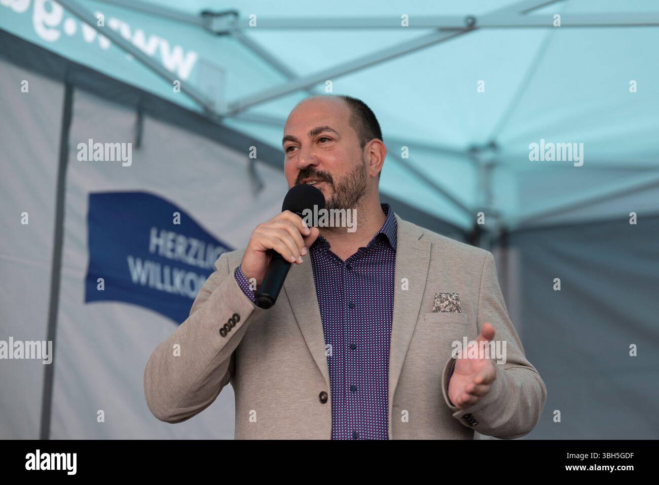 Walluf, Deutschland. 14th Apr, 2025. Nikolaus Stavridis B?rgermeister von Walluf; Rheinwoche ...