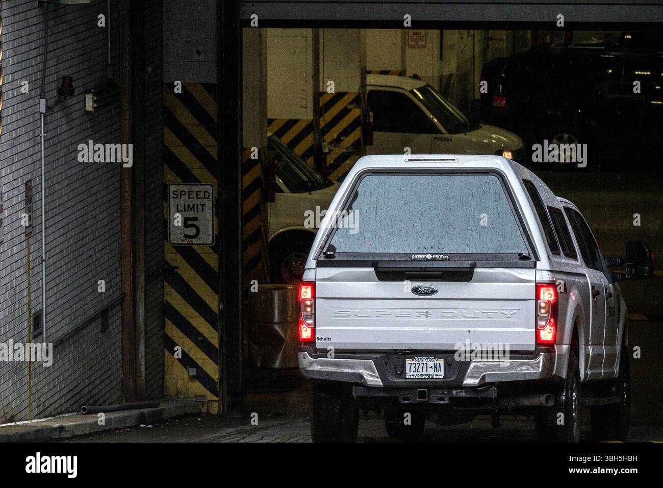 Ice agents detainees hi-res stock photography and images - Alamy