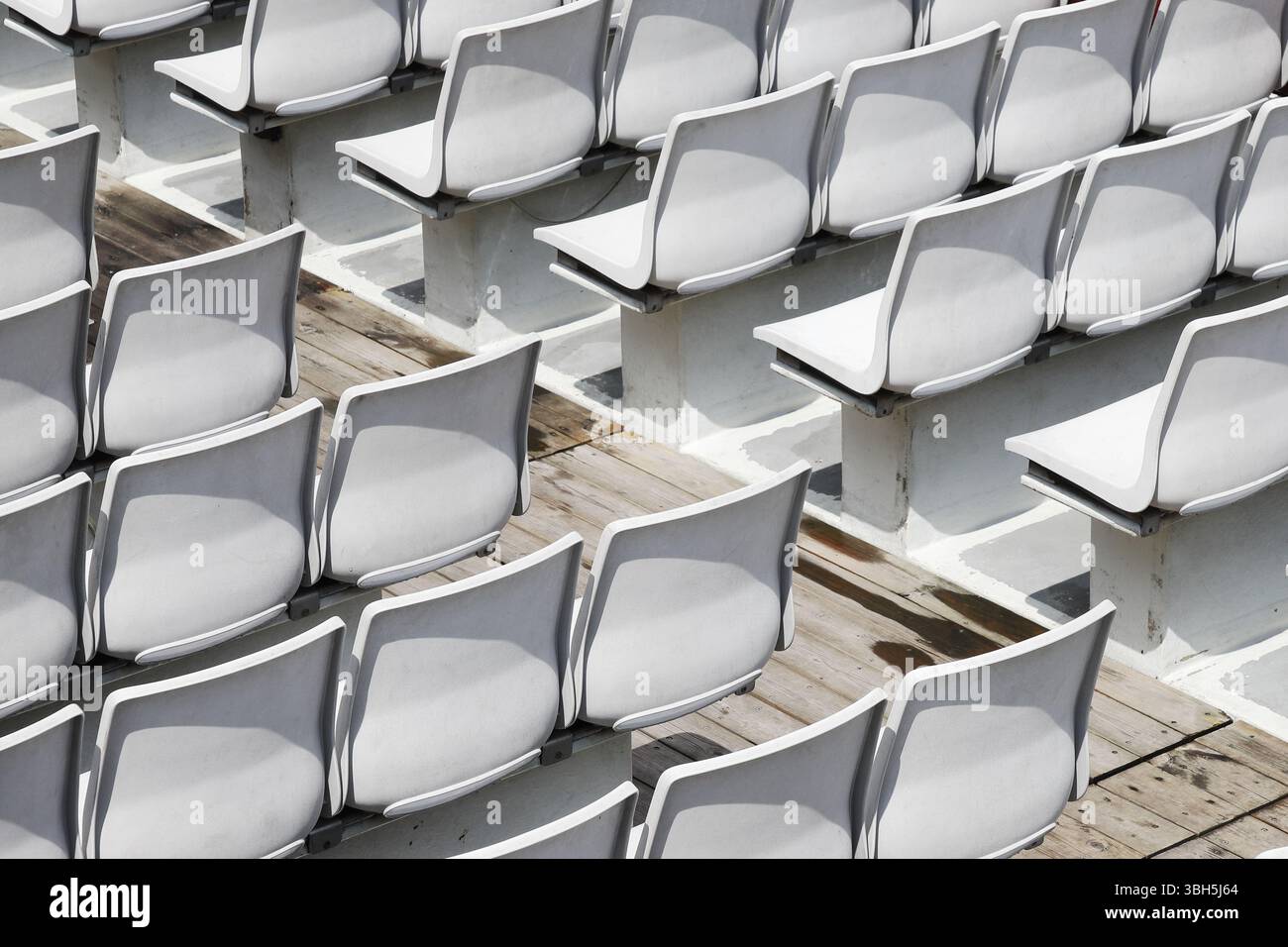 Empty seats seating hi-res stock photography and images - Alamy