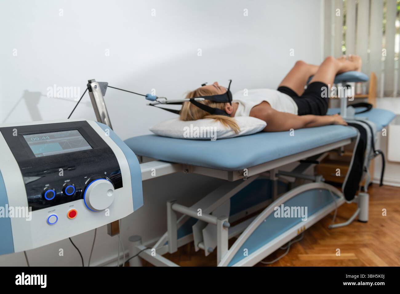 Mechanical cervical traction gently stretch the neck, alleviate ...