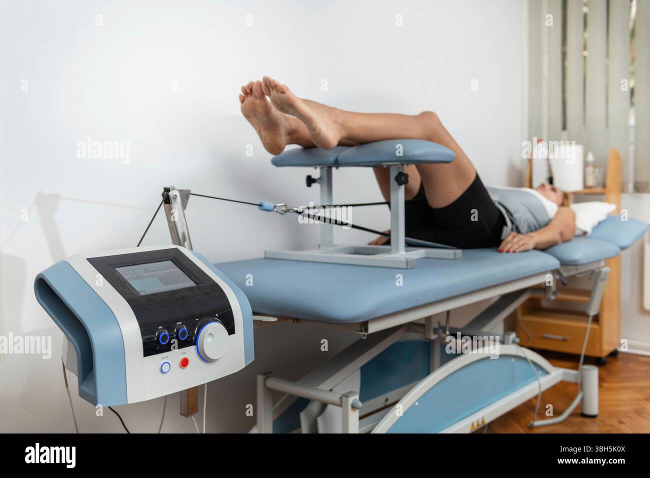Reduce spinal pressure hi-res stock photography and images - Alamy