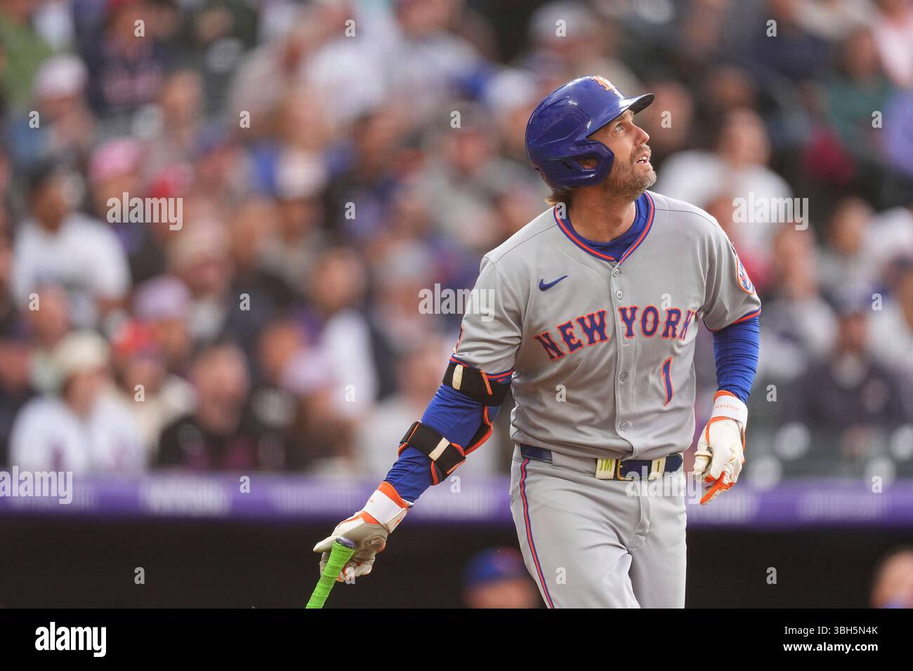 New York Mets second baseman Jeff McNeil (1) in the third inning of a ...