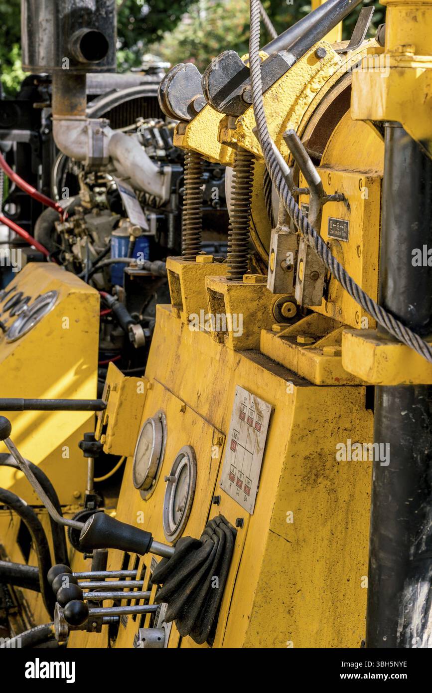 A closer look at the inner workings of a hydraulic construction ...