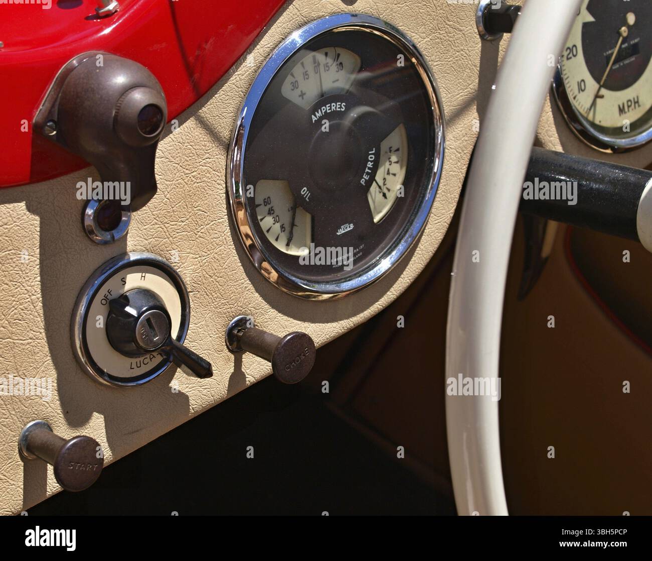 Singer roadster hi-res stock photography and images - Alamy
