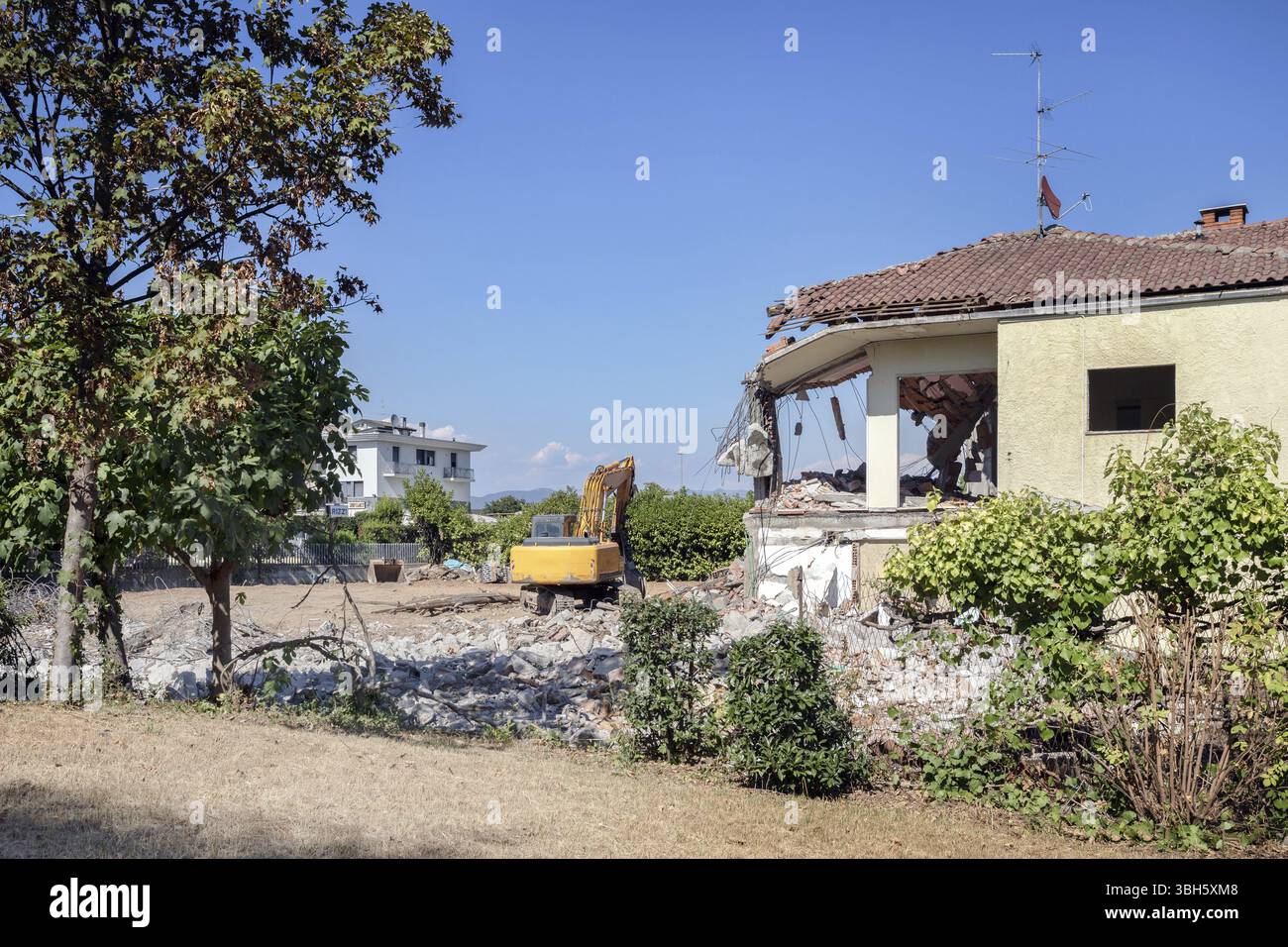 Demolition work house. Excavator demolishing house for new construction ...