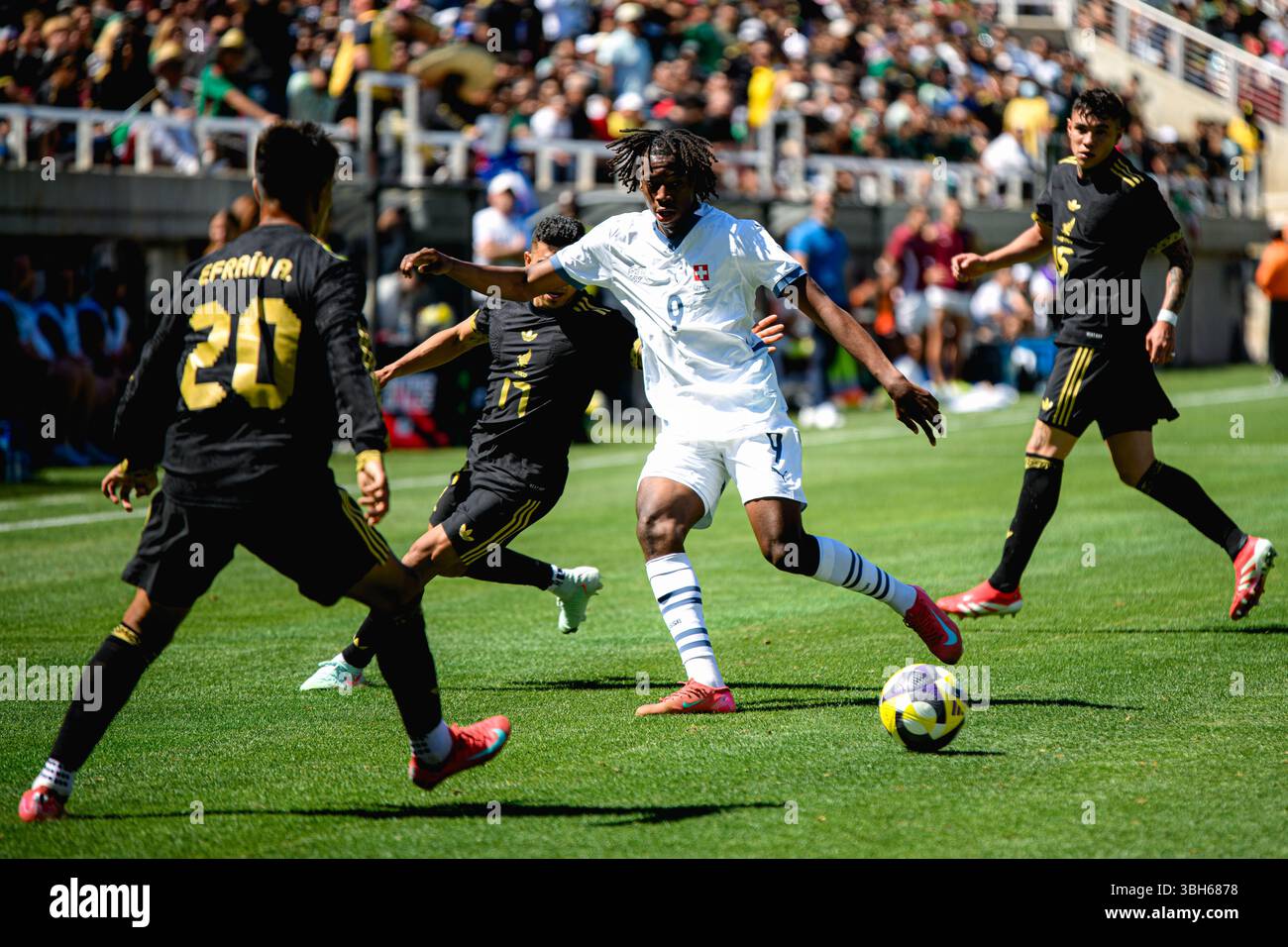Sandy, Utah, USA. 7th June, 2025. JOHAN MANZAMBI (9) bttles for the ...