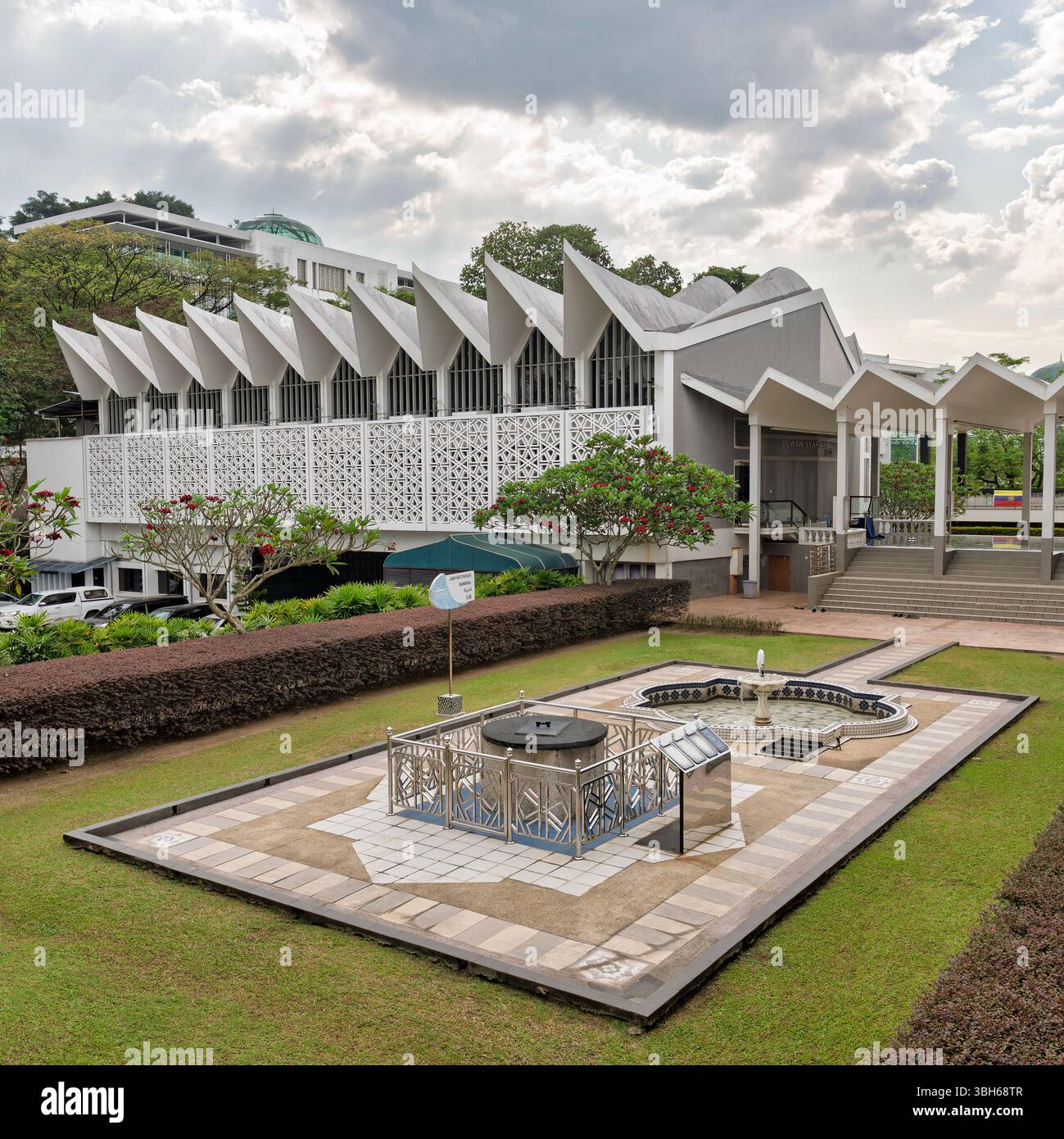 Masjid Negara (National Mosque), Kuala Lumpur, Malaysia. Modern Islamic ...