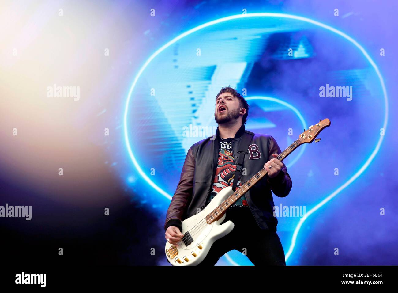 Bassist Jamie Mathias von der Band Bullet for My Valentine am zweiten ...