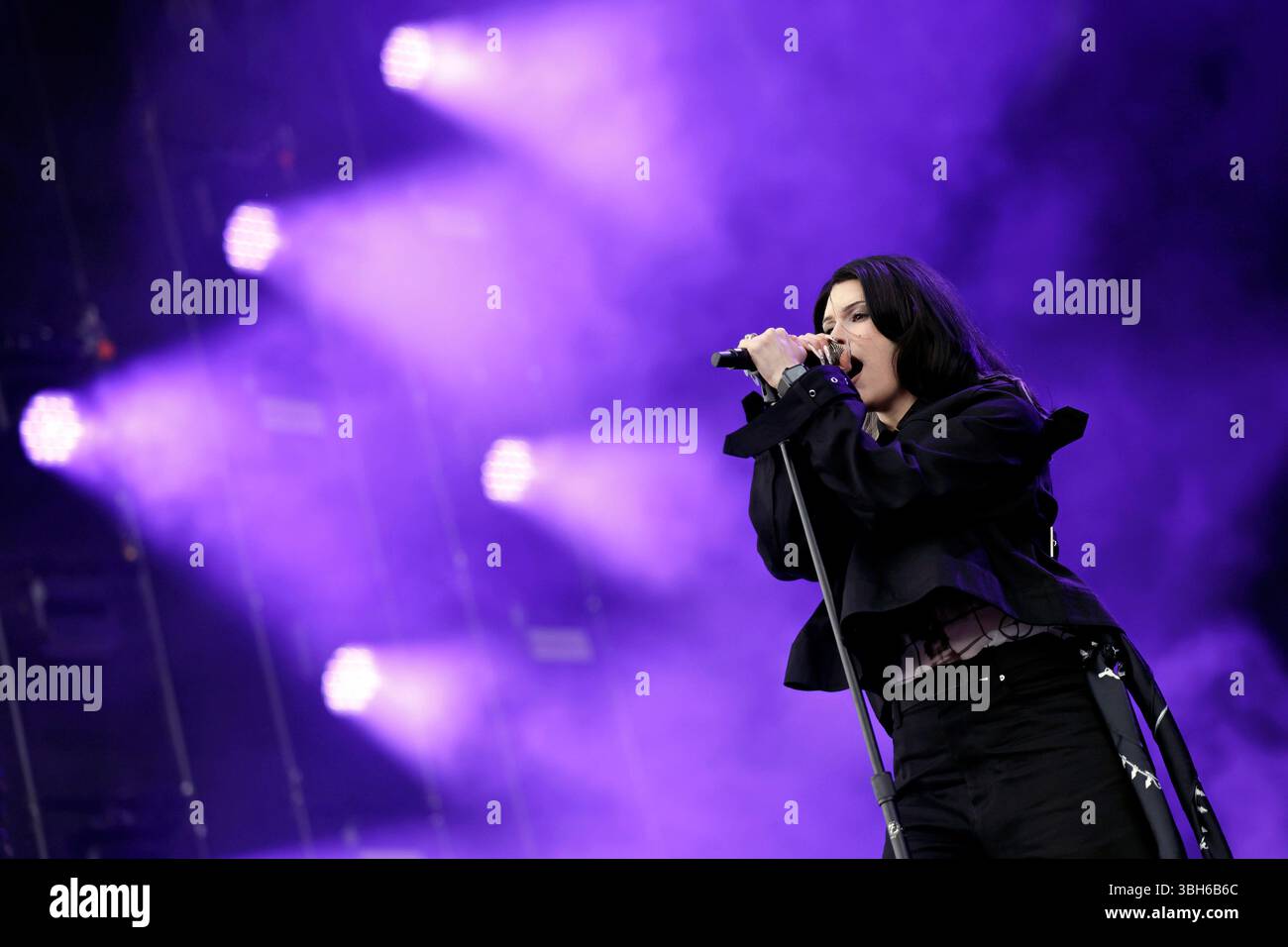 Sängerin Courtney LaPlante von der Band Spiritbox am zweiten Tag bei ...