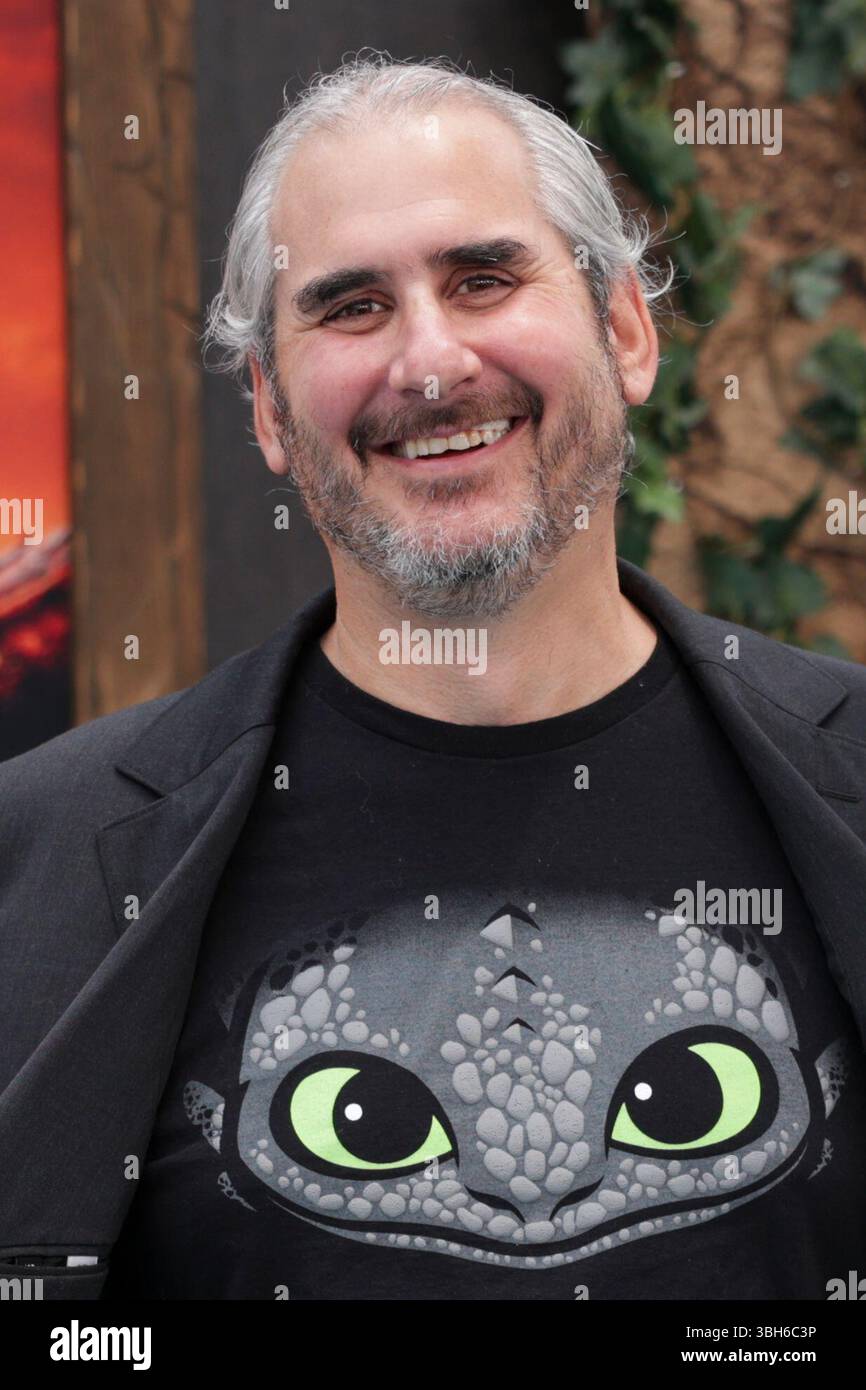 Adam Siegel arrives at the premiere of "How to Train Your Dragon" on ...