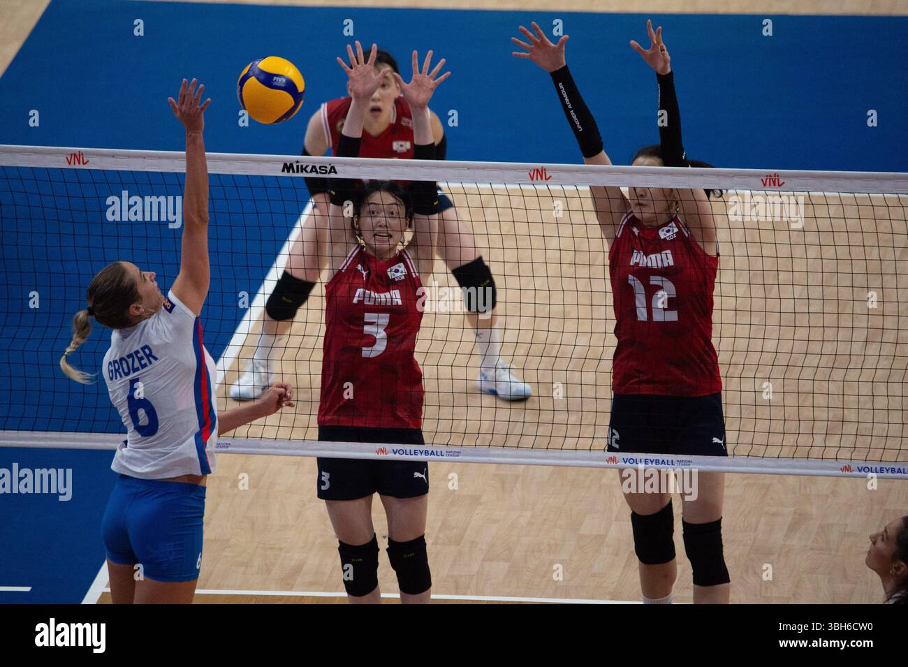 Rio De Janeiro, Brazil. 07th June, 2025. Helena Grozer (CZE), Dain Kim ...