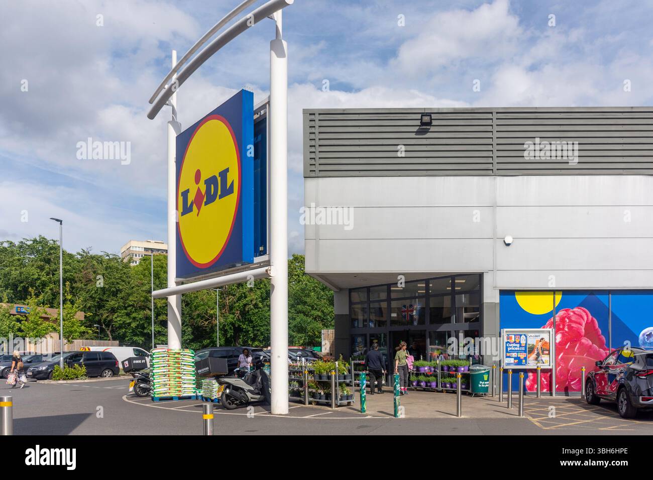 Lidl supermarket exterior supermarkets budget cheap plough lane hi-res ...