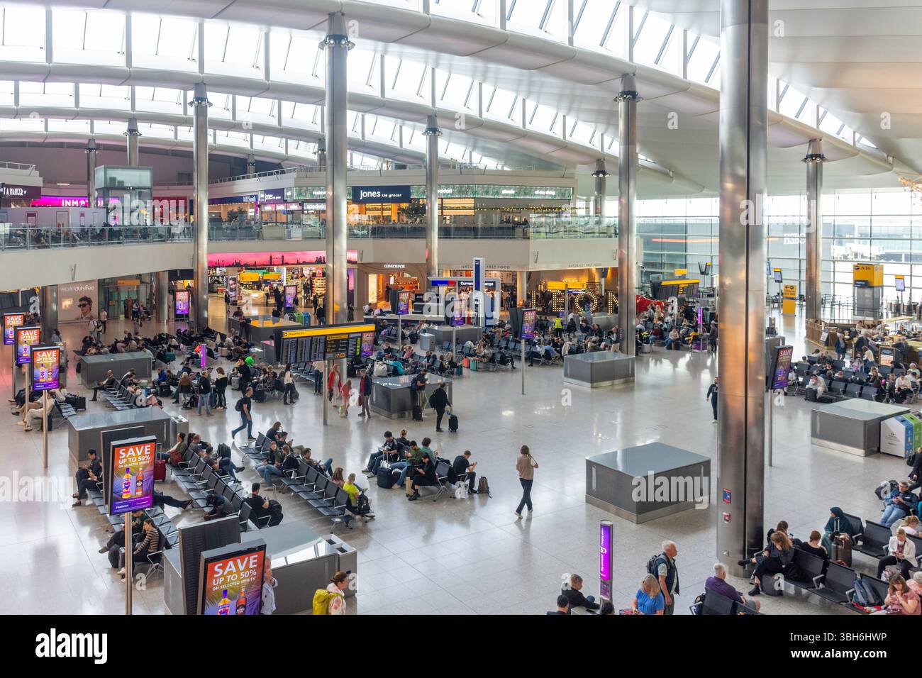 Terminal 2 de heathrow hi-res stock photography and images - Alamy