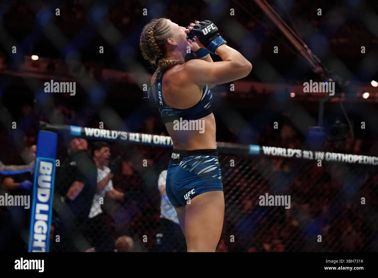 NEWARK, NEW JERSEY - JUNE 07: Julianna Peña fights Kayla Harrison ...