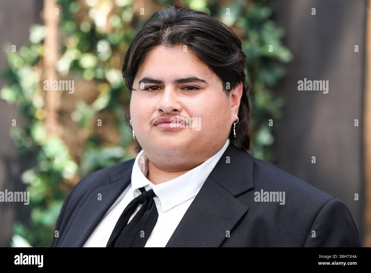 MIRACLE MILE, LOS ANGELES, CALIFORNIA, USA - JUNE 07: New Zealand actor ...