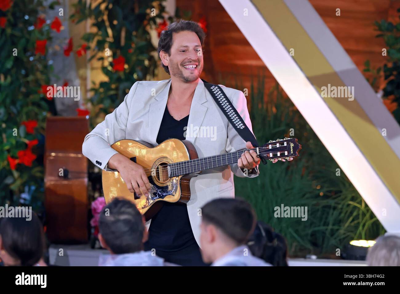 ARD - Sommerspaß mit Andy Borg. Sänger Daniel Munoz während der ARD ...