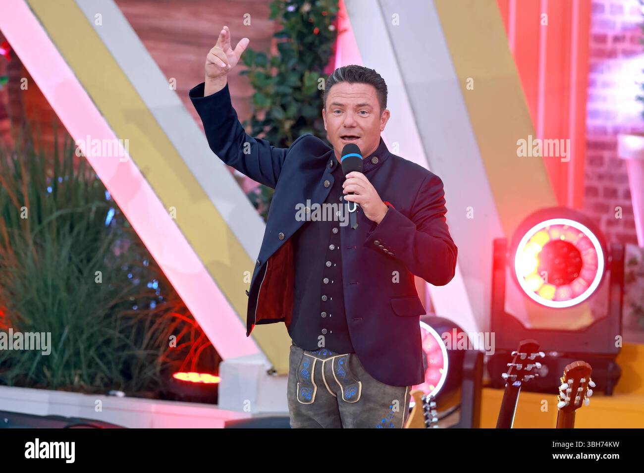 ARD - Sommerspaß mit Andy Borg. Sänger Stefan Mross während der ARD ...