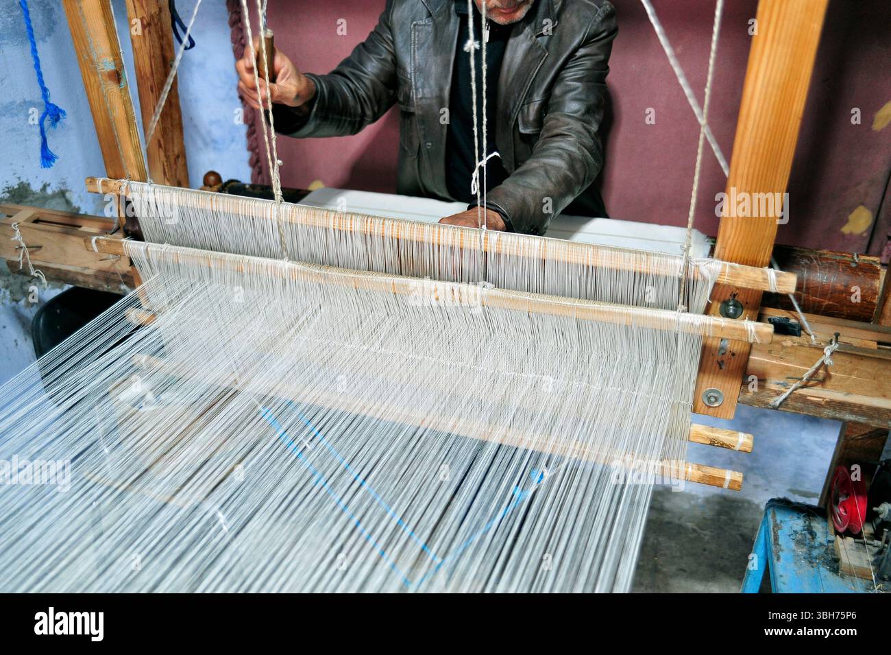 Textile craftsman hi-res stock photography and images - Alamy