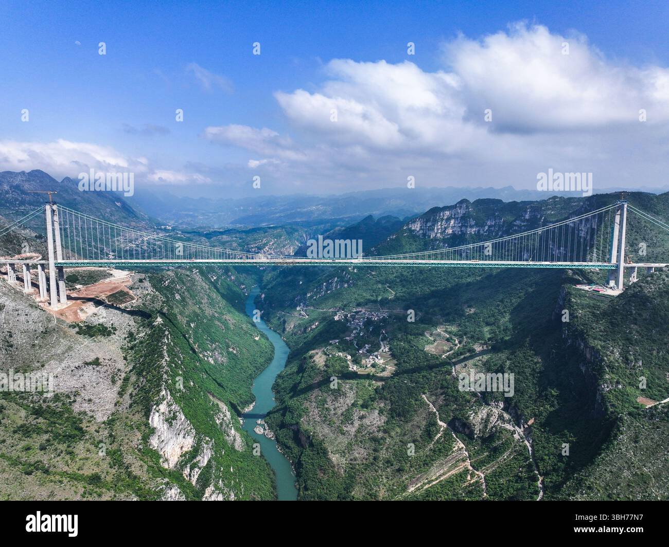 The huajiang grand canyon bridge hi-res stock photography and images ...