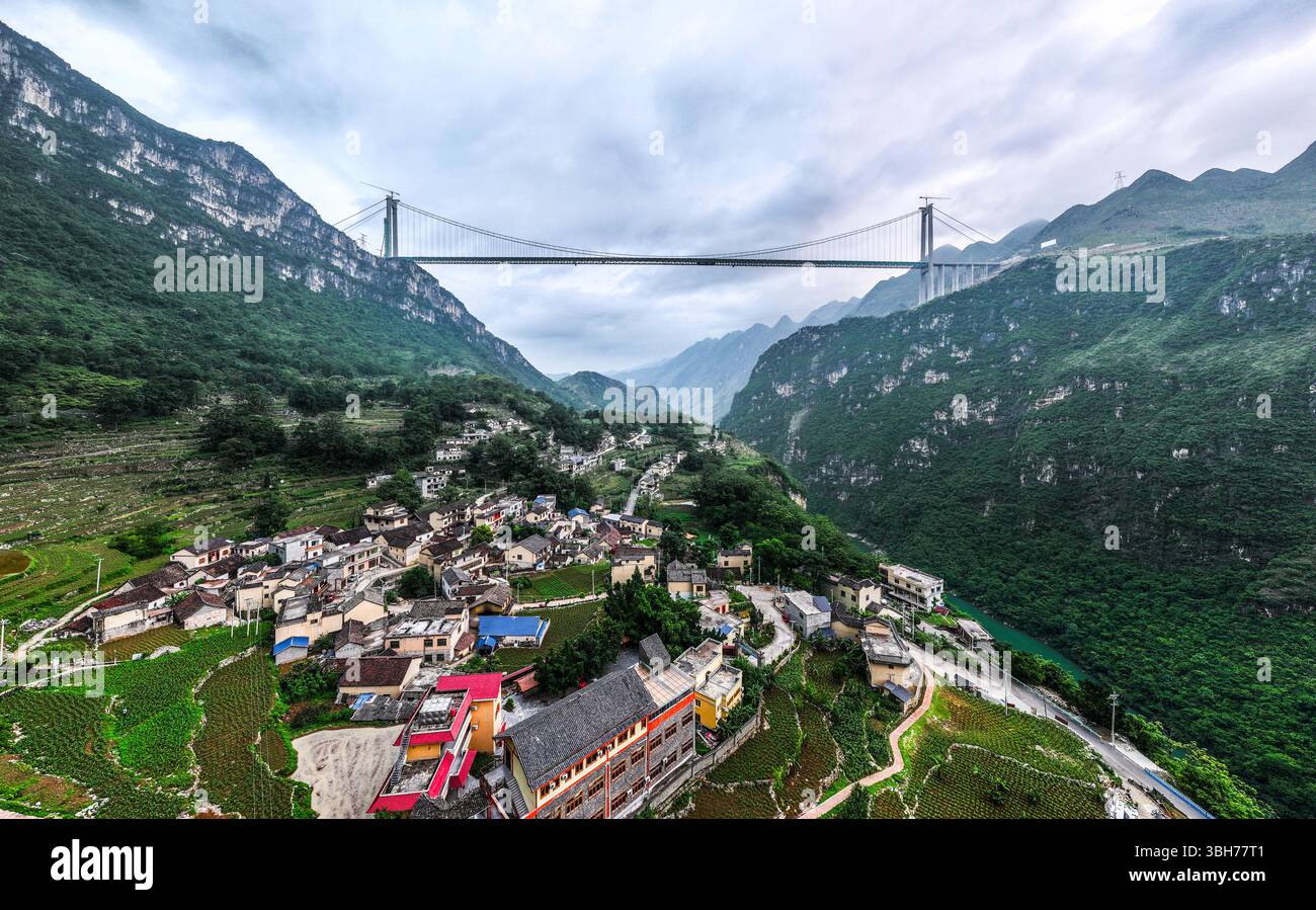 (250608) -- GUIYANG, June 8, 2025 (Xinhua) -- An aerial drone photo ...