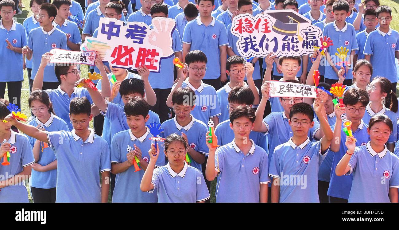 Junior high school students in Grade 9 who are about to take the ...